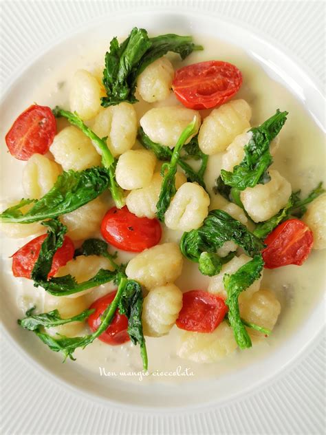 Gnocchi Di Patate Con Crema Al Gorgonzola Cime Di Rapa E Pomodorini