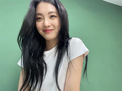 210726 Lucy Instagram Update Kpopping