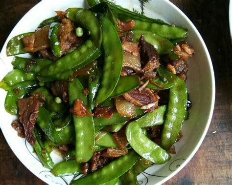 【荷兰豆炒腊肉的做法步骤图，怎么做好吃】知足常乐ij02下厨房