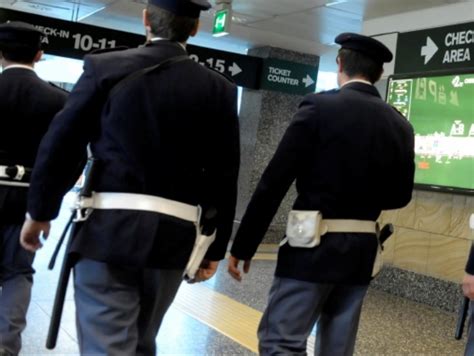 Român cu pașaport fals arestat pe un aeroport din Italia Rotalianul