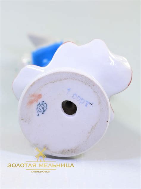 Фарфоровая статуэтка Девушка плясунья в красной косынке Руки в боки Редкая роспись в Санкт