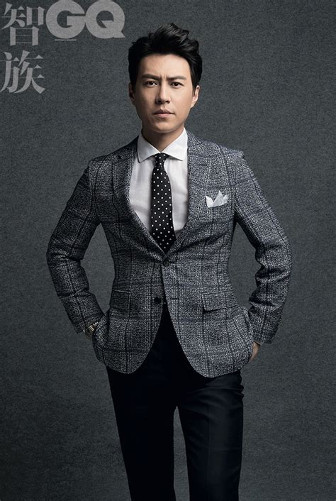 靳东登杂志封面 演绎忧郁男神 明星网