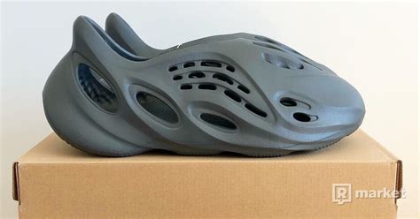 Adidas Yeezy Foam Runner Carbon Refresher Market