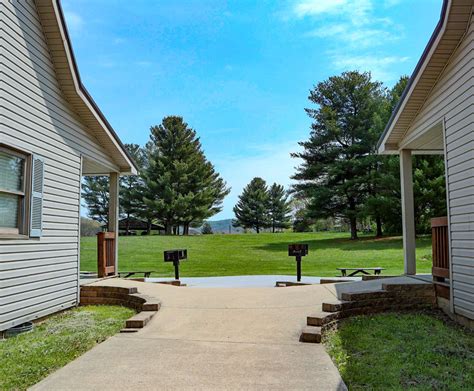 Deluxe Cabins Longs Retreat