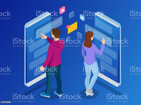 아이소메트릭 여자와 모바일 스마트폰에 입력 하는 사람입니다 라이브 채팅 Sms 메시지 그리고 음성 거품입니다 짧은 메시지 서비스