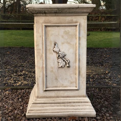 Large Classic Stone Base Regal Gardens