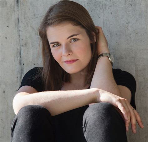 Hazel Brugger La Star Emergente Della Commedia Artein Notizie