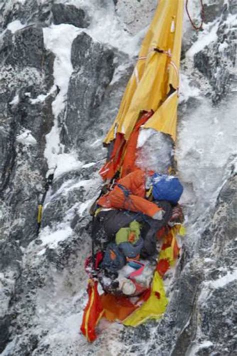Los Cadáveres Del Monte Everest Que Se Utilizan Como Puntos De