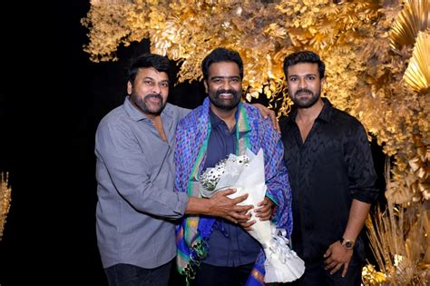 Ram Charan Birthday Party Rrr టీమ్‌కు సన్మానం విజయ్ దేవరకొండతోపాటు