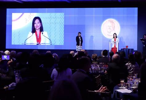 【香江新闻】翟美卿：内地荣膺卡内基慈善奖第一人