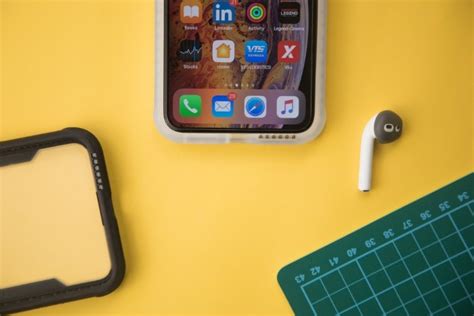 why do my earbuds keep disconnecting [7 reasons fixes]
