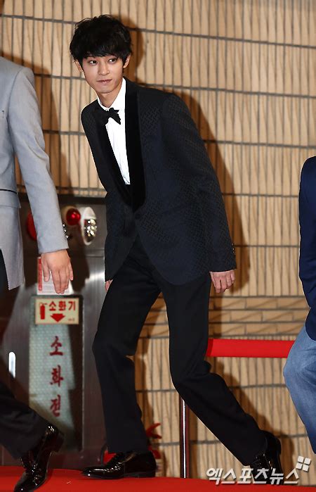 정준영 야생 벗고 턱시도 패션 포토