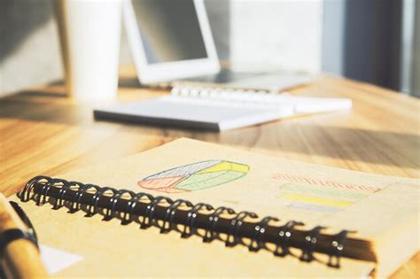 Premium Photo Pen On Notepad With Chart