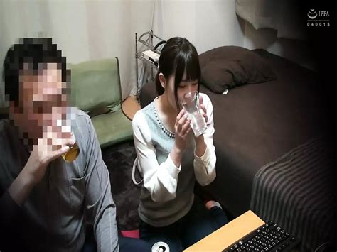 家庭主妇被一个奇怪的老人收养 xHamster