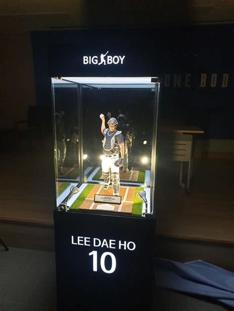 프로야구 삼성의 이대호 은퇴 선물은 포수 이대호 피겨 노컷뉴스