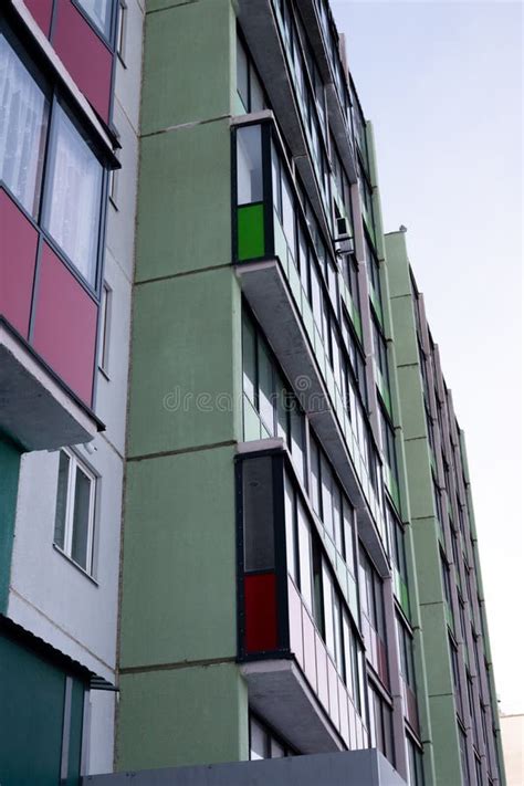 Varandas Com Janelas De Vidro Ver Abaixo Janelas Verdes E Vermelhas