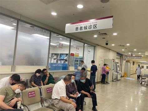 中暑可能致命？医生提醒这些人群注意患者高温症状