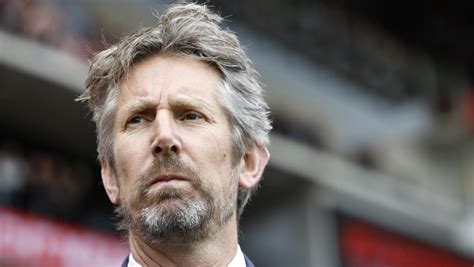 Edwin Van Der Sar Former Man Utd Goalkeeper Remains In Intensive Care