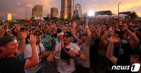 세계 각국 잼버리 대원들 한자리에 모여 댄스파티