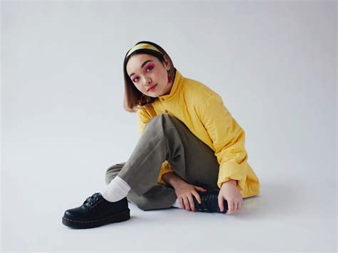 Mxmtoon On Youtube Roots Ep Dawn Writing Gender Neutral Love Songs Business Insider