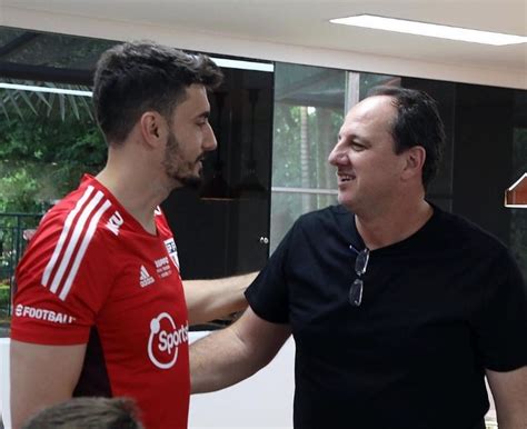 São Paulo se reapresenta para iniciar pré temporada veja as fotos