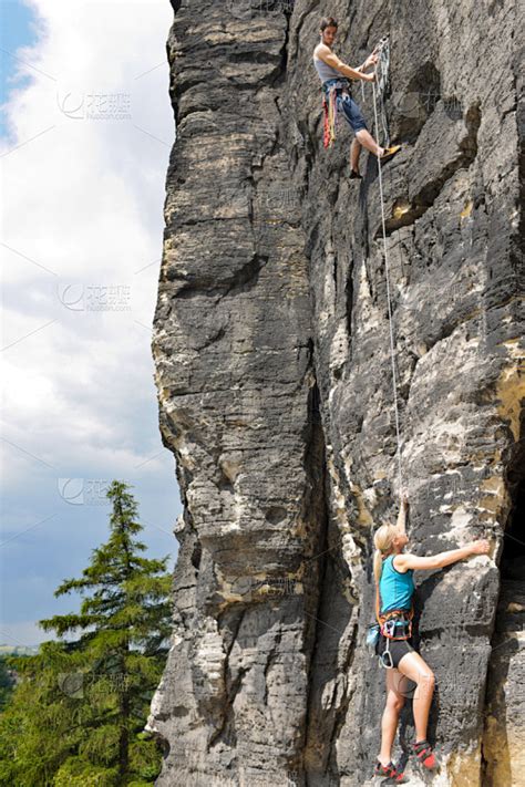 女人 绳子 悬挂式滑翔运动 男性 指导教师 垂直画幅 伴侣 风险 夏天 户外