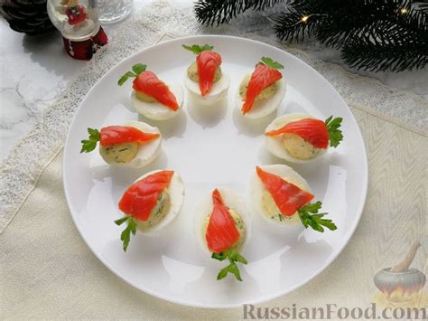 Рецепт Фаршированные яйца с плавленым сыром и красной рыбой на