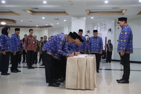 Lantik 8 Pejabat Pimpinan Tinggi Pratama Kemenpora Pesan Menpora Dito