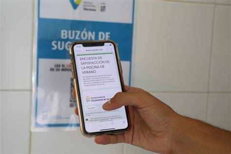 Se instala un buzón de sugerencias digital en la piscina municipal