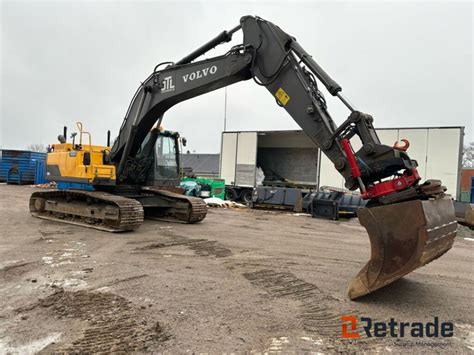 Grävmaskin Volvo EC300DL med tillbehör til salg På Retrade kan du købe
