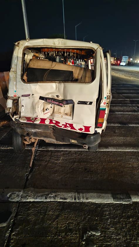 Mumbai Pune Expressway Accident 3 Killed 8 Injured