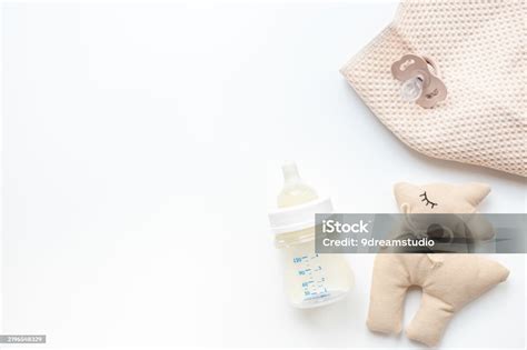 친환경 아기 액세서리와 우유 병이 있는 플랫 레이 제로 웨이스트 배경 0명에 대한 스톡 사진 및 기타 이미지 0명 개체 그룹 면 Istock