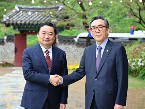 韓国外交長官、中国党書記と会談「高官級交流の継続を」（1） Joongang Ilbo 中央日報
