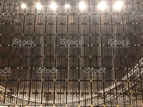 무대에 Led 스크린의 뒷면 콘서트를 위한 전문 사운드 조명 비디오 및 무대 장비의 설치 Led 조명에 대한 스톡 사진 및 기타