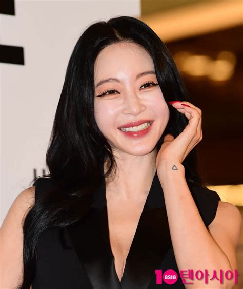 10살 연하♥ 한예슬 통장 잔고 바닥났다더니…패션의 완성은 텀블러 오늘뭐입지