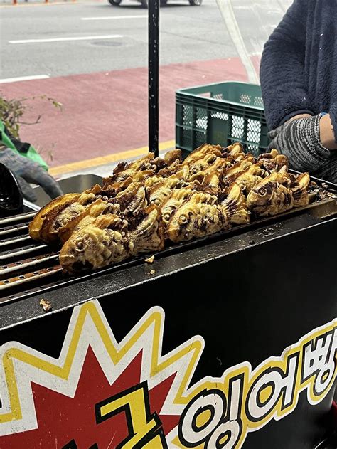 여기가 붕세권 판교역 소문난 붕어빵 맛집 공유 팥이 흘러 넘쳐서 팥얼룩색깔 잉어빵이 되었습니다