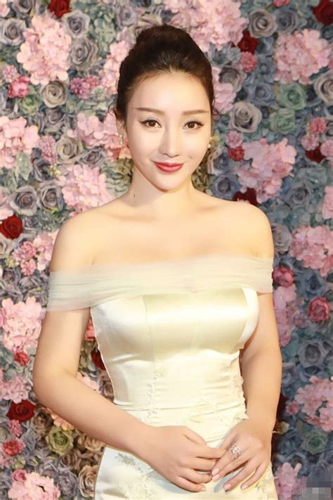柳岩被爆再度整容，网友评论：亲妈都不认识了娱乐八卦第一雅虎网