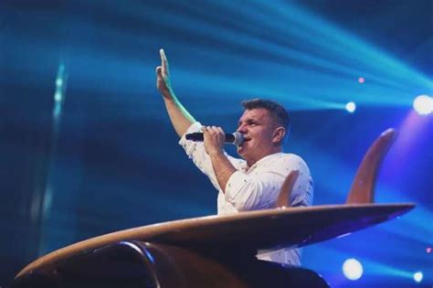 Qual é O Salário De Um Pastor Da Igreja Bola De Neve Fundada Por
