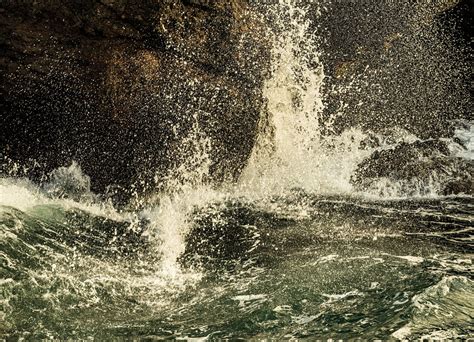 crashing waves shetland nordic photographic