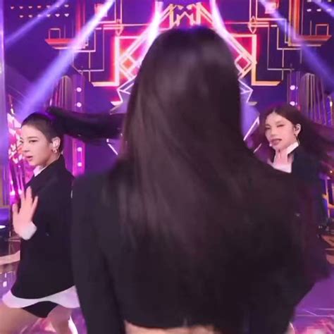 블링 on Twitter 신유나 필승파트 라이브랑 표정 찢었다 https t co sA3yd8rDDp Twitter