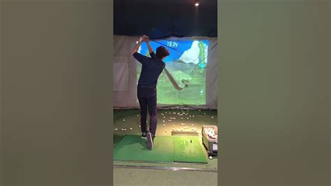 골프는 거리를 조절하는 게임입니다 큰 진자운동이 하는 궤적을 따라 공에서 점점 멀리서 던질수록 거리를 더 멀리갑니다 거리조절을 면서 6번 아이언 원클럽 챌린지 해봅니다