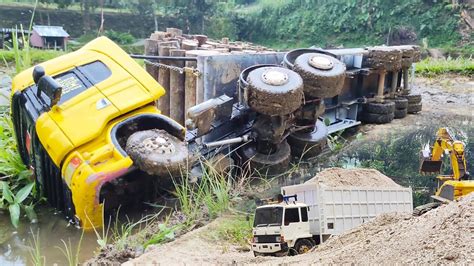 TRUK OLENG Fuso Ps Truk Trailer Hino Tronton Truk ENGKEL Bermuatan Pasir Truk Laka Lantas