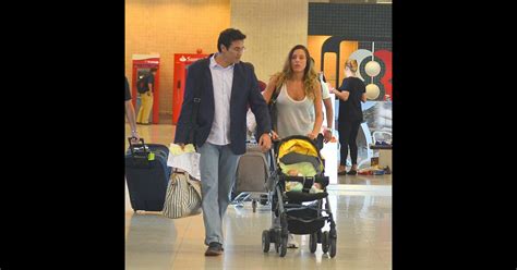 Luciano Szafir Viaja A Mulher Luhanna E O Filho David De 2 Meses