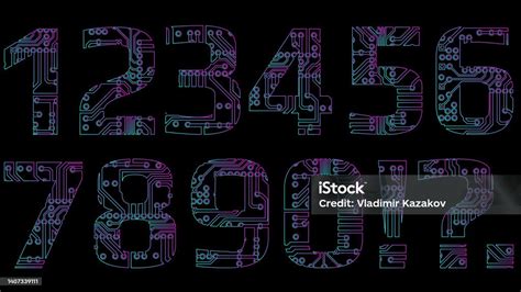디지털 스타일의 숫자의 윤곽선 세트는 검은 배경에 고립 된 Pcb 회로 기판 트랙으로 천공되어 있습니다 현대 디지털 세계의 숫자를 보라색과 청록색 색상으로 윤곽을 그립니다
