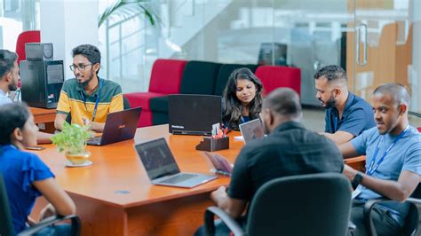 Managing Stakeholders In Software Development Projects Comparing Startups And Large