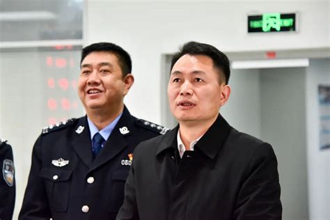 县委副书记、县长潘金钟亲切慰问一线执勤公安民警、辅警澎湃号·政务澎湃新闻 The Paper