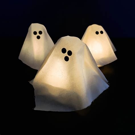 Make These Spooktacular Light Up Diy Ghosts In 10 Minutes