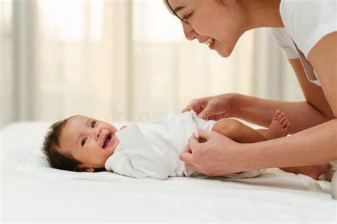 Changing Diaper While Sleep Training At Walter Mcglothlin Blog