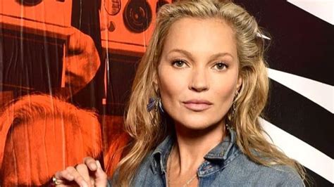 Kate Moss Resplendissante En Robe Transparente Elle Attire Tous Les