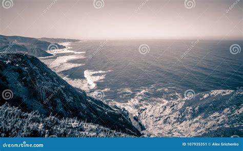 La Playa Y Los Diablos De La Ensenada De La Ballena Gris Resbalan El